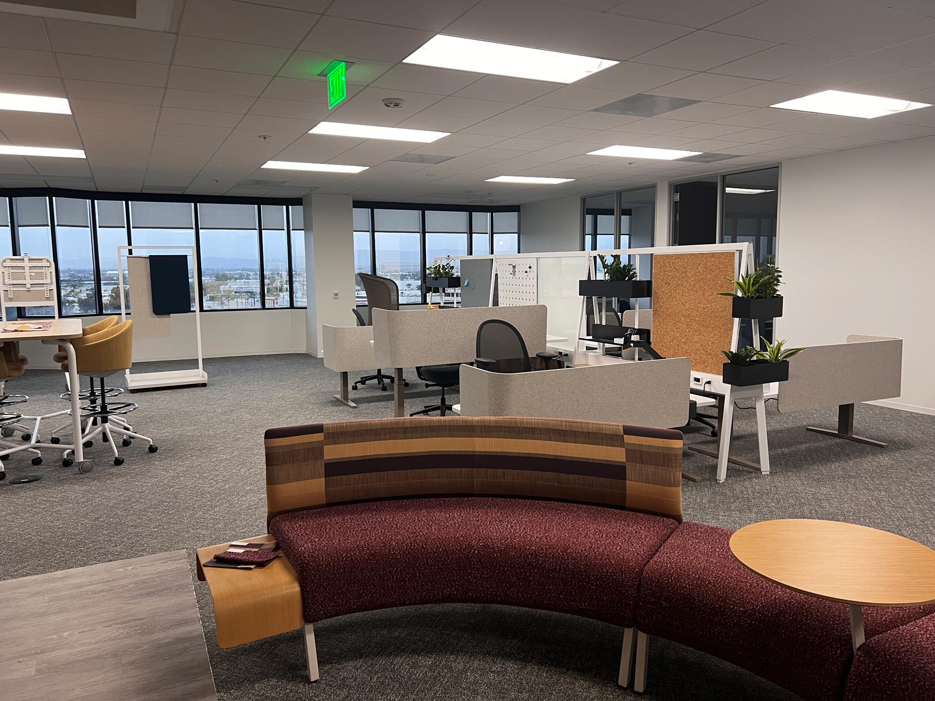 Back to the Office: Exploring the Latest Trends in Office Furniture ...